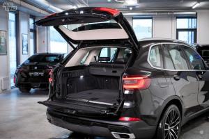 Melns BMW X5 2020 Marijampole, ar dzinēja tilpumu 3.00 L un nobraukumu 159 tūkst. km par 35950 €, foto 13 vietnē AUTOMOTO.COM.LV