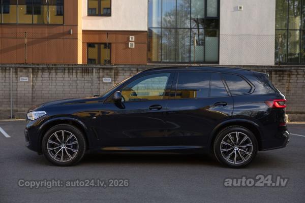 Black BMW X5 2020 in Tallinn, with an engine capacity of 3.00 L and mileage of 165 thousand km for 41540 €, photo 5 on AUTOMOTO.COM.LV