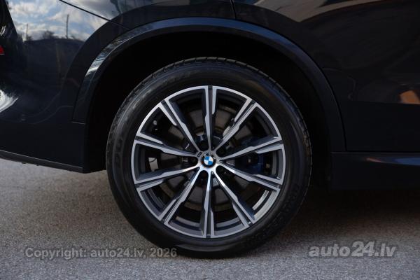 Black BMW X5 2020 in Tallinn, with an engine capacity of 3.00 L and mileage of 165 thousand km for 41540 €, photo 7 on AUTOMOTO.COM.LV