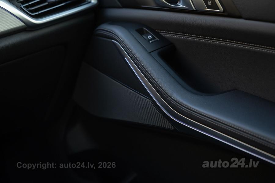 Black BMW X5 2020 in Tallinn, with an engine capacity of 3.00 L and mileage of 165 thousand km for 41540 €, photo 21 on AUTOMOTO.COM.LV