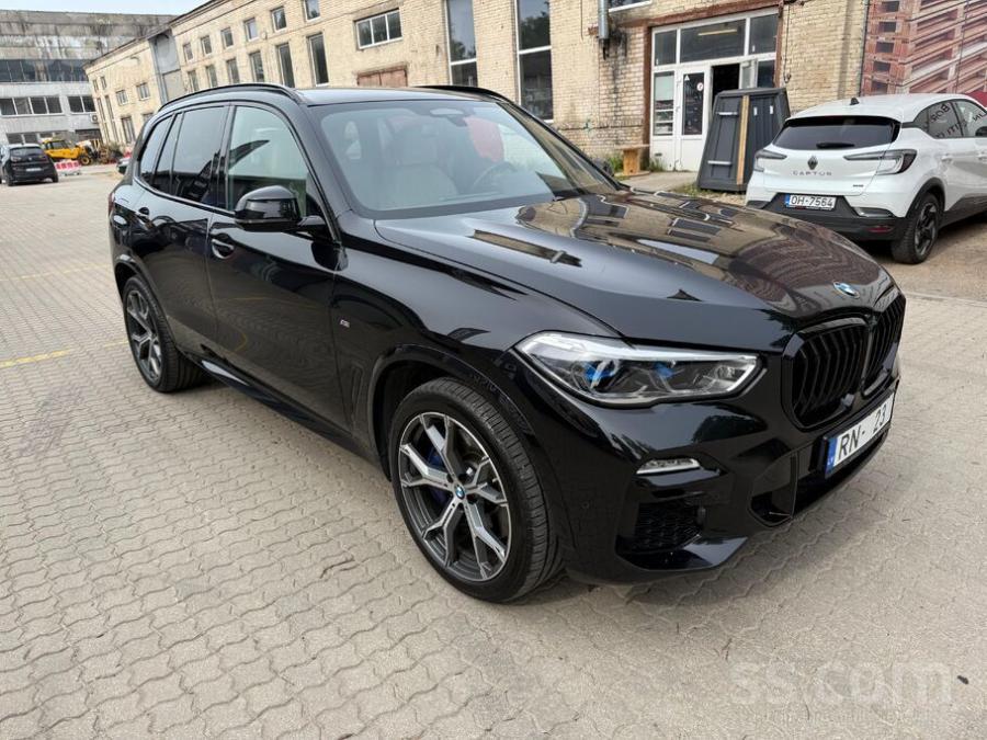 Black BMW X5 2020 in Riga, with an engine capacity of 3.00 L and mileage of 185 thousand km for 46000 €, photo 5 on AUTOMOTO.COM.LV