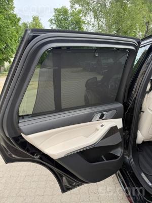 Black BMW X5 2020 in Riga, with an engine capacity of 3.00 L and mileage of 185 thousand km for 46000 €, photo 7 on AUTOMOTO.COM.LV