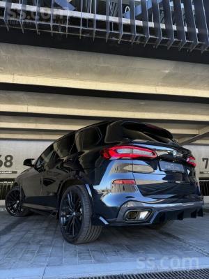 Black BMW X5 2020 in Riga, with an engine capacity of 3.00 L and mileage of 224 thousand km for 41990 €, photo 5 on AUTOMOTO.COM.LV