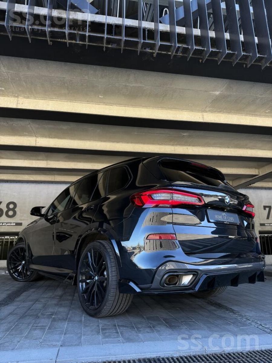 Black BMW X5 2020 in Riga, with an engine capacity of 3.00 L and mileage of 224 thousand km for 41990 €, photo 5 on AUTOMOTO.COM.LV