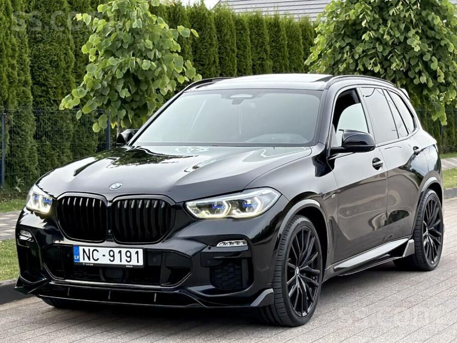 Black BMW X5 2020 in Riga, with an engine capacity of 4.40 L and mileage of 149 thousand km for 49500 €, photo 1 on AUTOMOTO.COM.LV