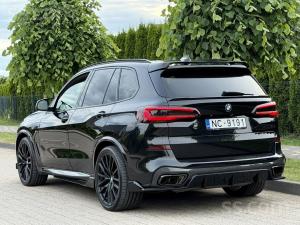 Black BMW X5 2020 in Riga, with an engine capacity of 4.40 L and mileage of 149 thousand km for 49500 €, photo 4 on AUTOMOTO.COM.LV