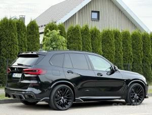 Black BMW X5 2020 in Riga, with an engine capacity of 4.40 L and mileage of 149 thousand km for 49500 €, photo 9 on AUTOMOTO.COM.LV