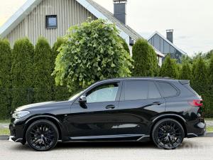 Black BMW X5 2020 in Riga, with an engine capacity of 4.40 L and mileage of 149 thousand km for 49500 €, photo 12 on AUTOMOTO.COM.LV