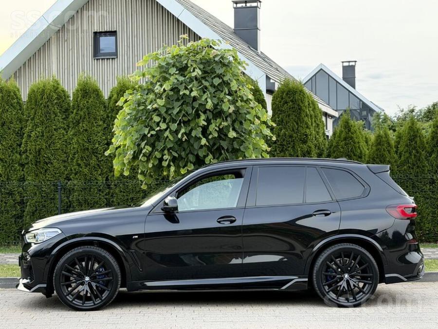 Black BMW X5 2020 in Riga, with an engine capacity of 4.40 L and mileage of 149 thousand km for 49500 €, photo 12 on AUTOMOTO.COM.LV
