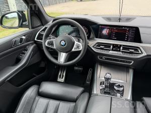 Black BMW X5 2020 in Riga, with an engine capacity of 4.40 L and mileage of 149 thousand km for 49500 €, photo 15 on AUTOMOTO.COM.LV
