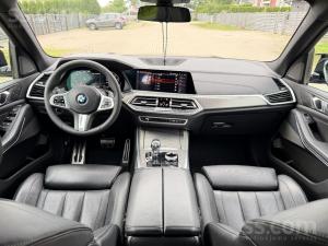 Black BMW X5 2020 in Riga, with an engine capacity of 4.40 L and mileage of 149 thousand km for 49500 €, photo 16 on AUTOMOTO.COM.LV