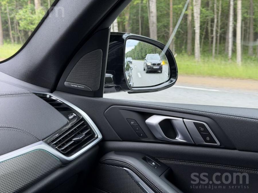 Black BMW X5 2020 in Riga, with an engine capacity of 4.40 L and mileage of 149 thousand km for 49500 €, photo 26 on AUTOMOTO.COM.LV