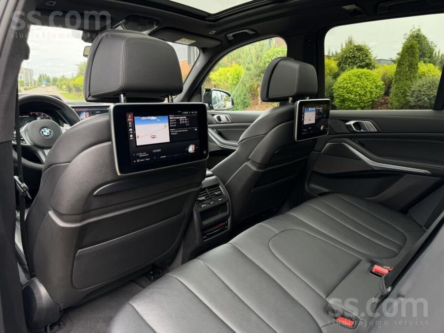 Black BMW X5 2020 in Riga, with an engine capacity of 4.40 L and mileage of 149 thousand km for 49500 €, photo 28 on AUTOMOTO.COM.LV