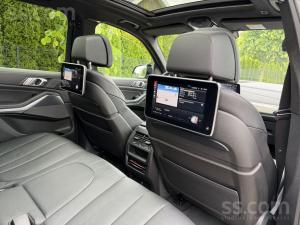 Black BMW X5 2020 in Riga, with an engine capacity of 4.40 L and mileage of 149 thousand km for 49500 €, photo 29 on AUTOMOTO.COM.LV