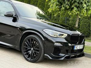 Black BMW X5 2020 in Riga, with an engine capacity of 4.40 L and mileage of 149 thousand km for 49500 €, photo 34 on AUTOMOTO.COM.LV