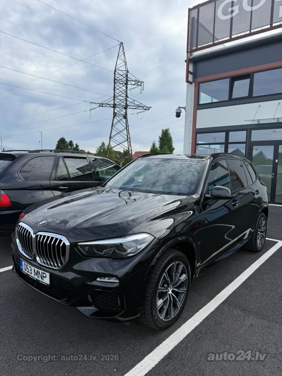 Melns BMW X5 2020 Tallina, ar dzinēja tilpumu 3.00 L un nobraukumu 136 tūkst. km par 49999 €, foto 1 vietnē AUTOMOTO.COM.LV