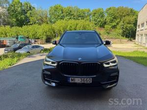 Black BMW X5 2020 in Riga, with an engine capacity of 3.00 L and mileage of 146 thousand km for 42350 €, photo  on AUTOMOTO.COM.LV