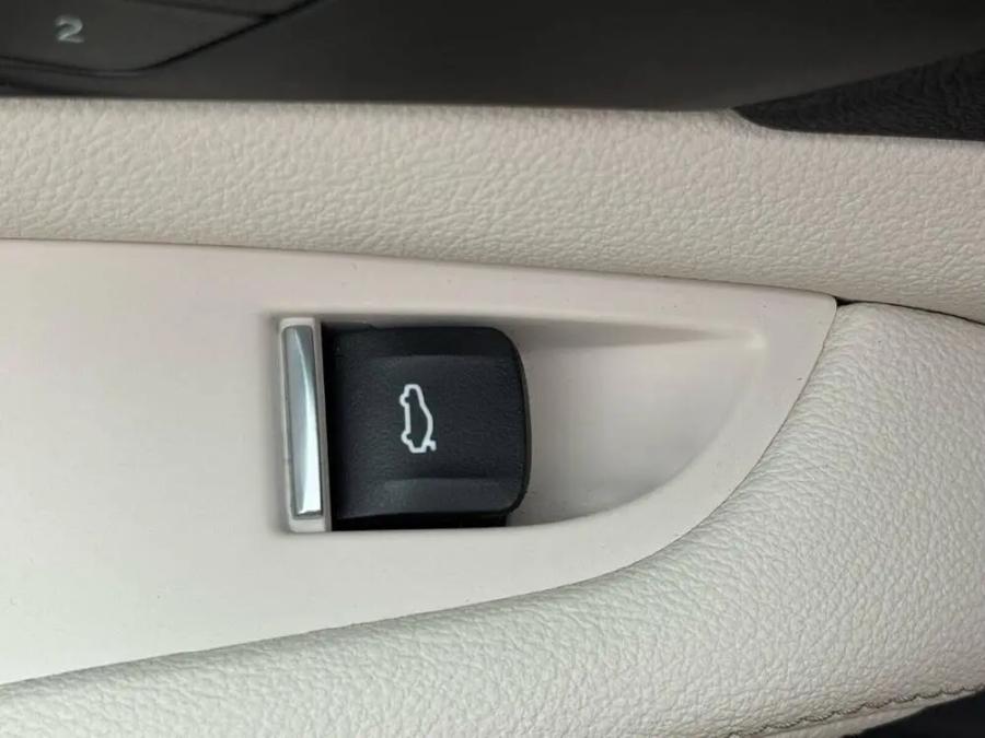Melns BMW X5 2020 Rīga, ar dzinēja tilpumu 3.00 L un nobraukumu 183 tūkst. km par 36990 €, foto 24 vietnē AUTOMOTO.COM.LV
