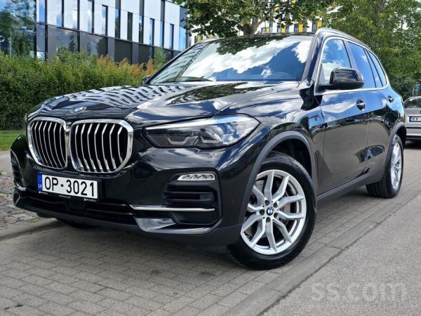 Black BMW X5 2020 in Riga, with an engine capacity of 3.00 L and mileage of 183 thousand km for 38990 €, photo 1 on AUTOMOTO.COM.LV