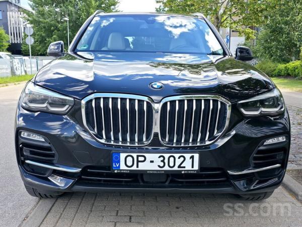 Black BMW X5 2020 in Riga, with an engine capacity of 3.00 L and mileage of 183 thousand km for 38990 €, photo 2 on AUTOMOTO.COM.LV