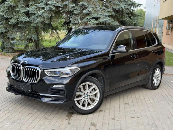 Black BMW X5 2020 in Kaunas, with an engine capacity of 3.00 L and mileage of 217 thousand km for 27467 €, photo 1 on AUTOMOTO.COM.LV