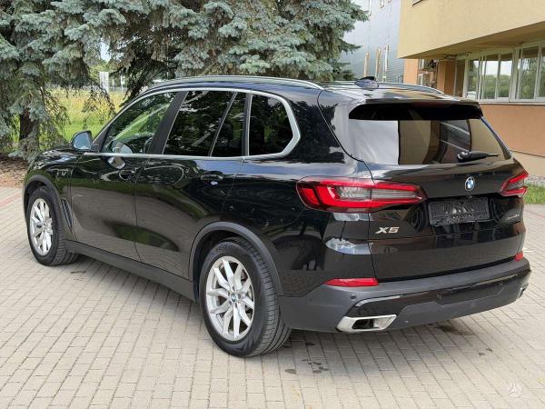 Black BMW X5 2020 in Kaunas, with an engine capacity of 3.00 L and mileage of 217 thousand km for 27467 €, photo 6 on AUTOMOTO.COM.LV
