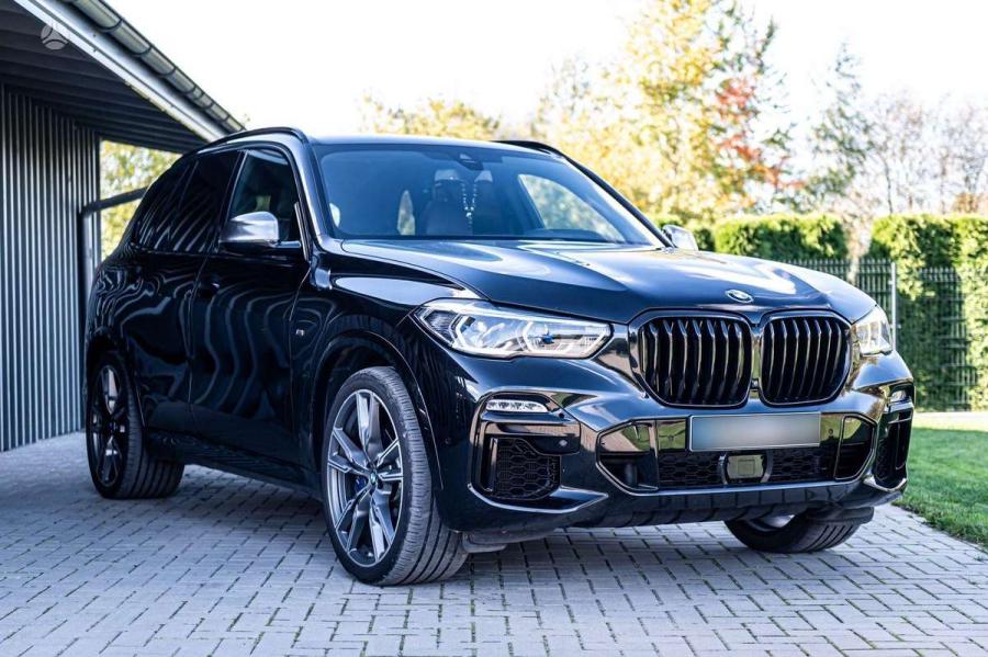 Black BMW X5 2020 in Kaunas, with an engine capacity of 2.99 L and mileage of 95 thousand km for 42500 €, photo 1 on AUTOMOTO.COM.LV