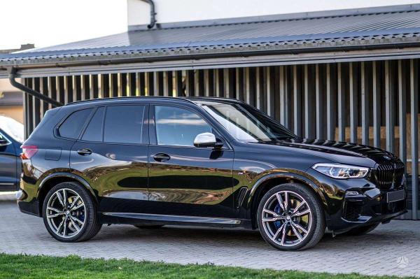 Black BMW X5 2020 in Kaunas, with an engine capacity of 2.99 L and mileage of 95 thousand km for 42500 €, photo 2 on AUTOMOTO.COM.LV