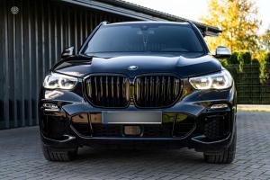 Black BMW X5 2020 in Kaunas, with an engine capacity of 2.99 L and mileage of 95 thousand km for 42500 €, photo 6 on AUTOMOTO.COM.LV