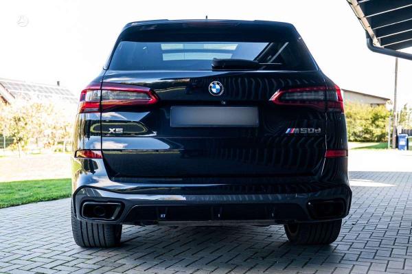 Black BMW X5 2020 in Kaunas, with an engine capacity of 2.99 L and mileage of 95 thousand km for 42500 €, photo 6 on AUTOMOTO.COM.LV