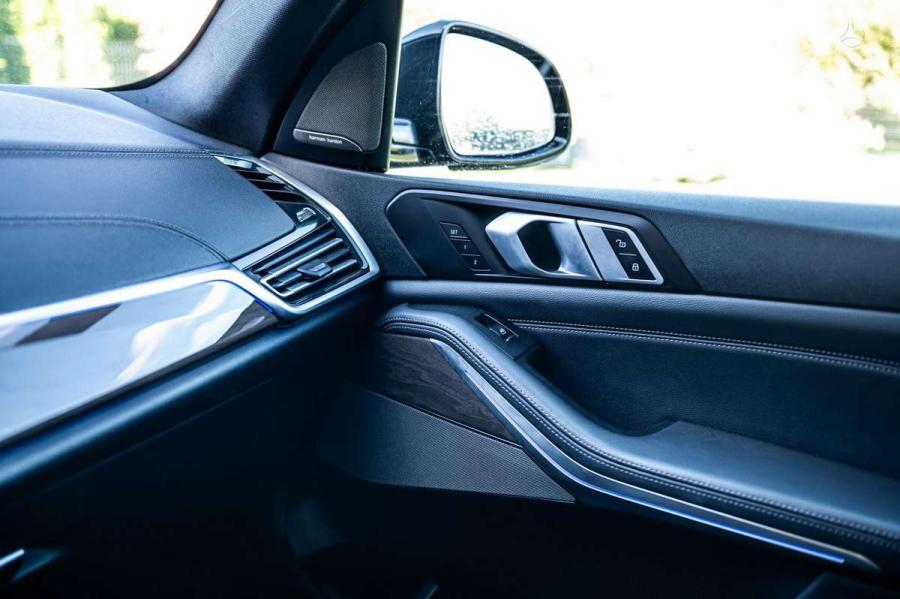 Black BMW X5 2020 in Kaunas, with an engine capacity of 2.99 L and mileage of 95 thousand km for 42500 €, photo 12 on AUTOMOTO.COM.LV