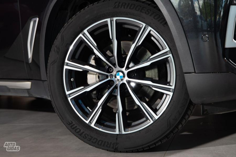 Melns BMW X5 2020 Kauņa, ar dzinēja tilpumu 3.00 L un nobraukumu 177 tūkst. km par 41771 €, foto 24 vietnē AUTOMOTO.COM.LV