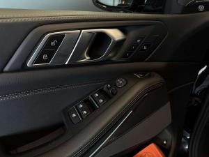Melns BMW X5 2020 Kauņa, ar dzinēja tilpumu 3.00 L un nobraukumu 80 tūkst. km par 49490 €, foto 23 vietnē AUTOMOTO.COM.LV