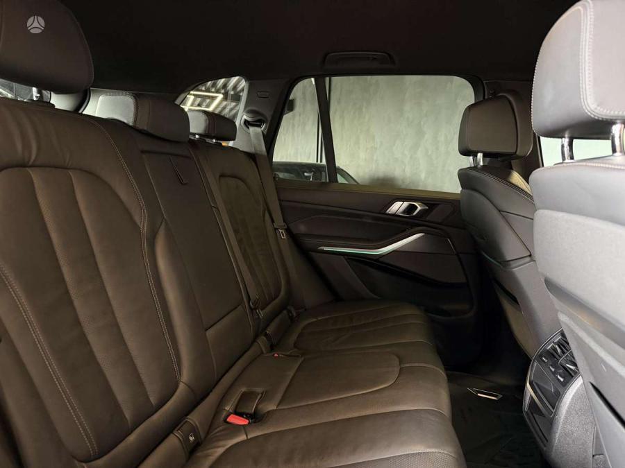 Melns BMW X5 2020 Kauņa, ar dzinēja tilpumu 3.00 L un nobraukumu 80 tūkst. km par 49490 €, foto 28 vietnē AUTOMOTO.COM.LV