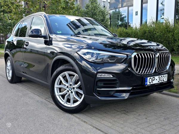 Melns BMW X5 2020 Rīga, ar dzinēja tilpumu 3.00 L un nobraukumu 183 tūkst. km par 36490 €, foto 1 vietnē AUTOMOTO.COM.LV