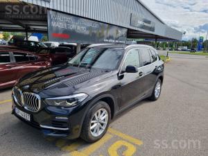 Black BMW X5 2020 in Riga, with an engine capacity of 3.00 L and mileage of 117 thousand km for 34700 €, photo  on AUTOMOTO.COM.LV
