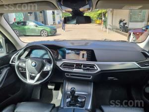 Black BMW X5 2020 in Riga, with an engine capacity of 3.00 L and mileage of 117 thousand km for 34700 €, photo 8 on AUTOMOTO.COM.LV