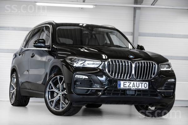 Black BMW X5 2020 in Tukums, with an engine capacity of 3.00 L and mileage of 136 thousand km for 33990 €, photo 2 on AUTOMOTO.COM.LV