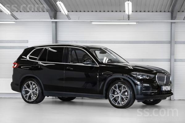 Black BMW X5 2020 in Tukums, with an engine capacity of 3.00 L and mileage of 136 thousand km for 33990 €, photo 5 on AUTOMOTO.COM.LV