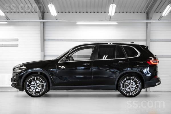 Black BMW X5 2020 in Tukums, with an engine capacity of 3.00 L and mileage of 136 thousand km for 33990 €, photo 7 on AUTOMOTO.COM.LV