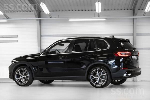 Black BMW X5 2020 in Tukums, with an engine capacity of 3.00 L and mileage of 136 thousand km for 33990 €, photo 8 on AUTOMOTO.COM.LV