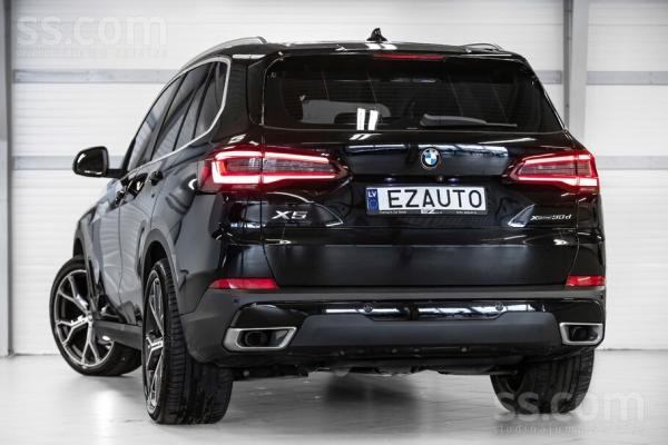 Black BMW X5 2020 in Tukums, with an engine capacity of 3.00 L and mileage of 136 thousand km for 33990 €, photo 9 on AUTOMOTO.COM.LV
