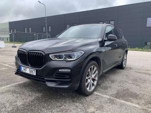 Melns BMW X5 2020 Viļņa, ar dzinēja tilpumu 3.00 L un nobraukumu 48 tūkst. km par 34490 €, foto  vietnē AUTOMOTO.COM.LV