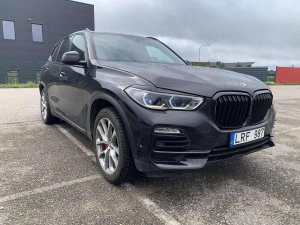 Melns BMW X5 2020 Viļņa, ar dzinēja tilpumu 3.00 L un nobraukumu 48 tūkst. km par 34490 €, foto 4 vietnē AUTOMOTO.COM.LV