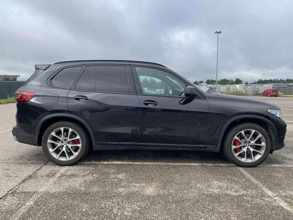 Melns BMW X5 2020 Viļņa, ar dzinēja tilpumu 3.00 L un nobraukumu 48 tūkst. km par 34490 €, foto 5 vietnē AUTOMOTO.COM.LV