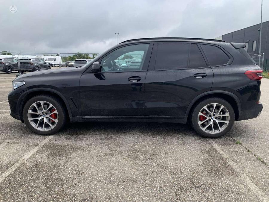 Melns BMW X5 2020 Viļņa, ar dzinēja tilpumu 3.00 L un nobraukumu 48 tūkst. km par 34490 €, foto 9 vietnē AUTOMOTO.COM.LV