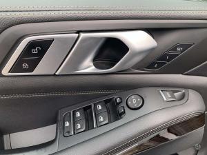 Melns BMW X5 2020 Viļņa, ar dzinēja tilpumu 3.00 L un nobraukumu 48 tūkst. km par 34490 €, foto 11 vietnē AUTOMOTO.COM.LV