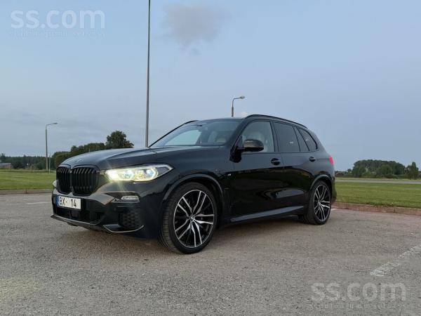 Black BMW X5 2020 in Aizkraukle, with an engine capacity of 3.00 L and mileage of 169 thousand km for 47500 €, photo 3 on AUTOMOTO.COM.LV