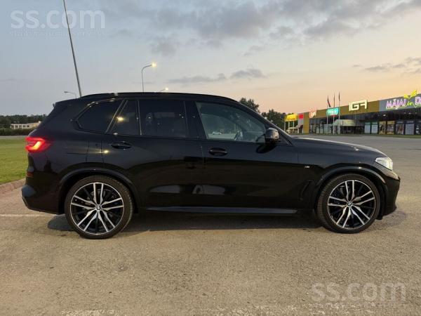 Black BMW X5 2020 in Aizkraukle, with an engine capacity of 3.00 L and mileage of 169 thousand km for 47500 €, photo 6 on AUTOMOTO.COM.LV