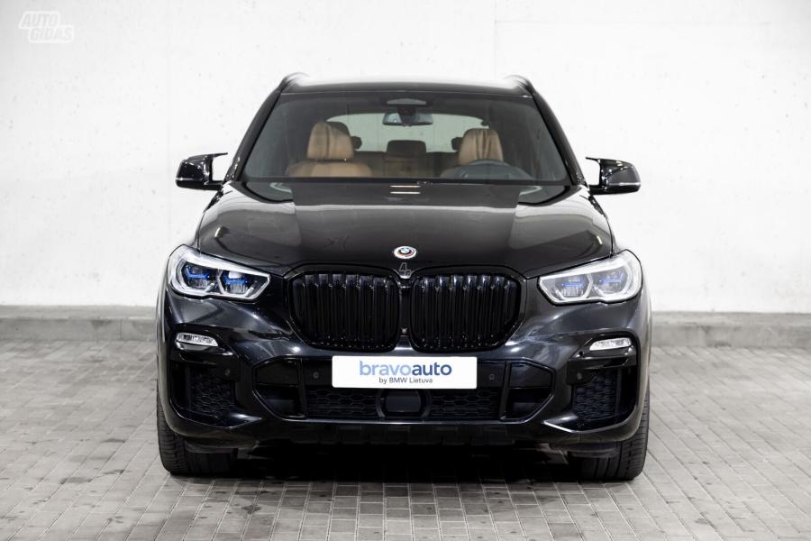 Black BMW X5 2020 in Vilnius, with an engine capacity of 3.00 L and mileage of 174 thousand km for 43991 €, photo 5 on AUTOMOTO.COM.LV